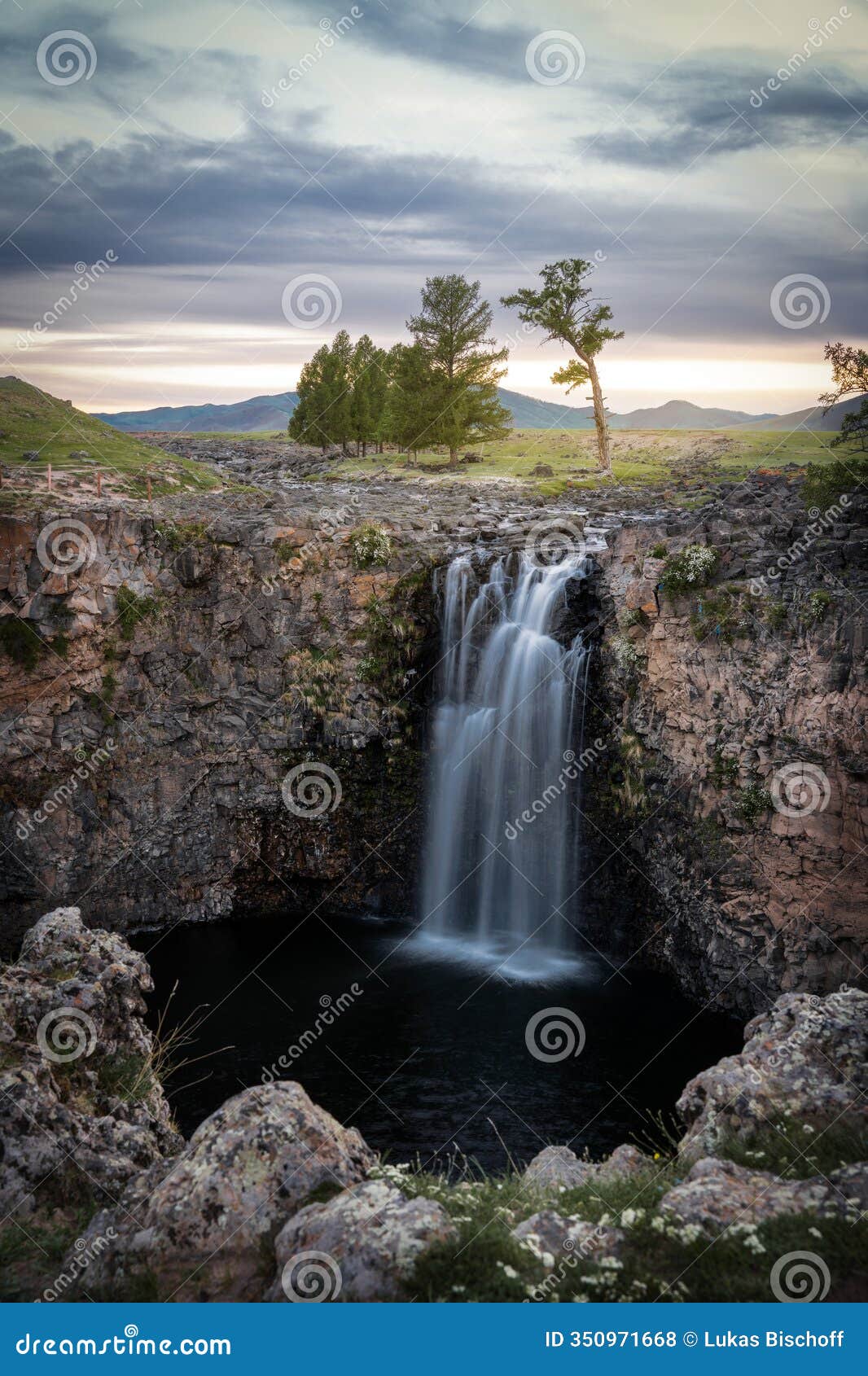 Orkhon Waterfall in Central Mongolia Stock Photo - Image of columns ...