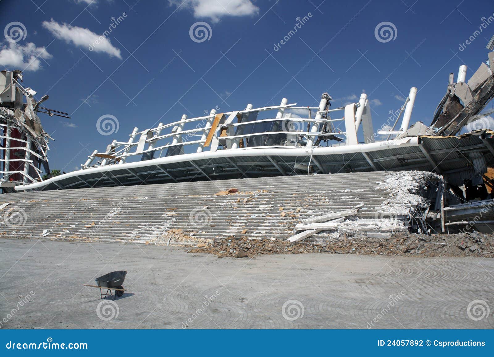 Orlando Amway Arena Demolition (4) Editorial Photography - Image of ...