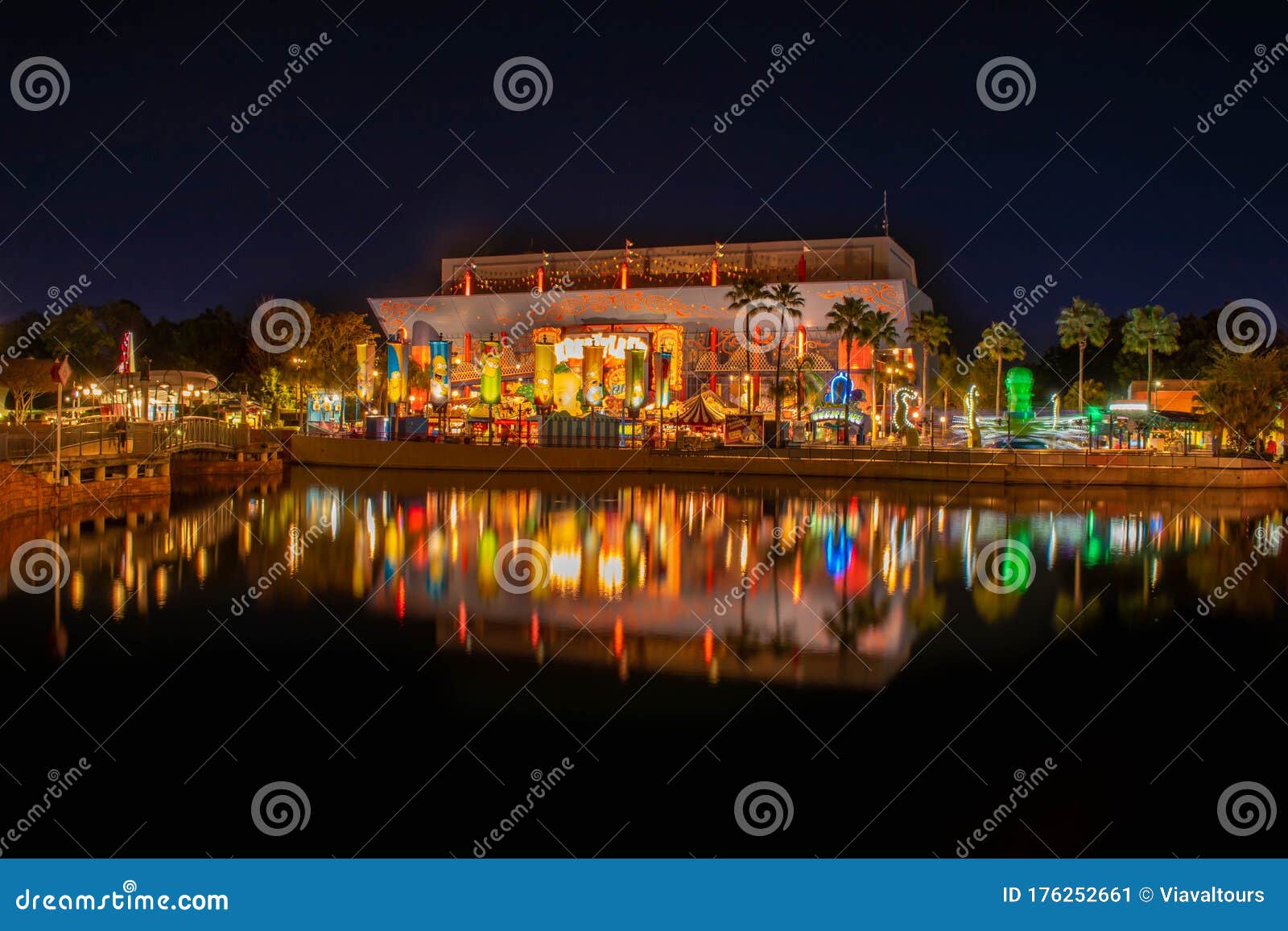 Panoramic View of Springfield Home of the Simpsons at Universal Studios ...