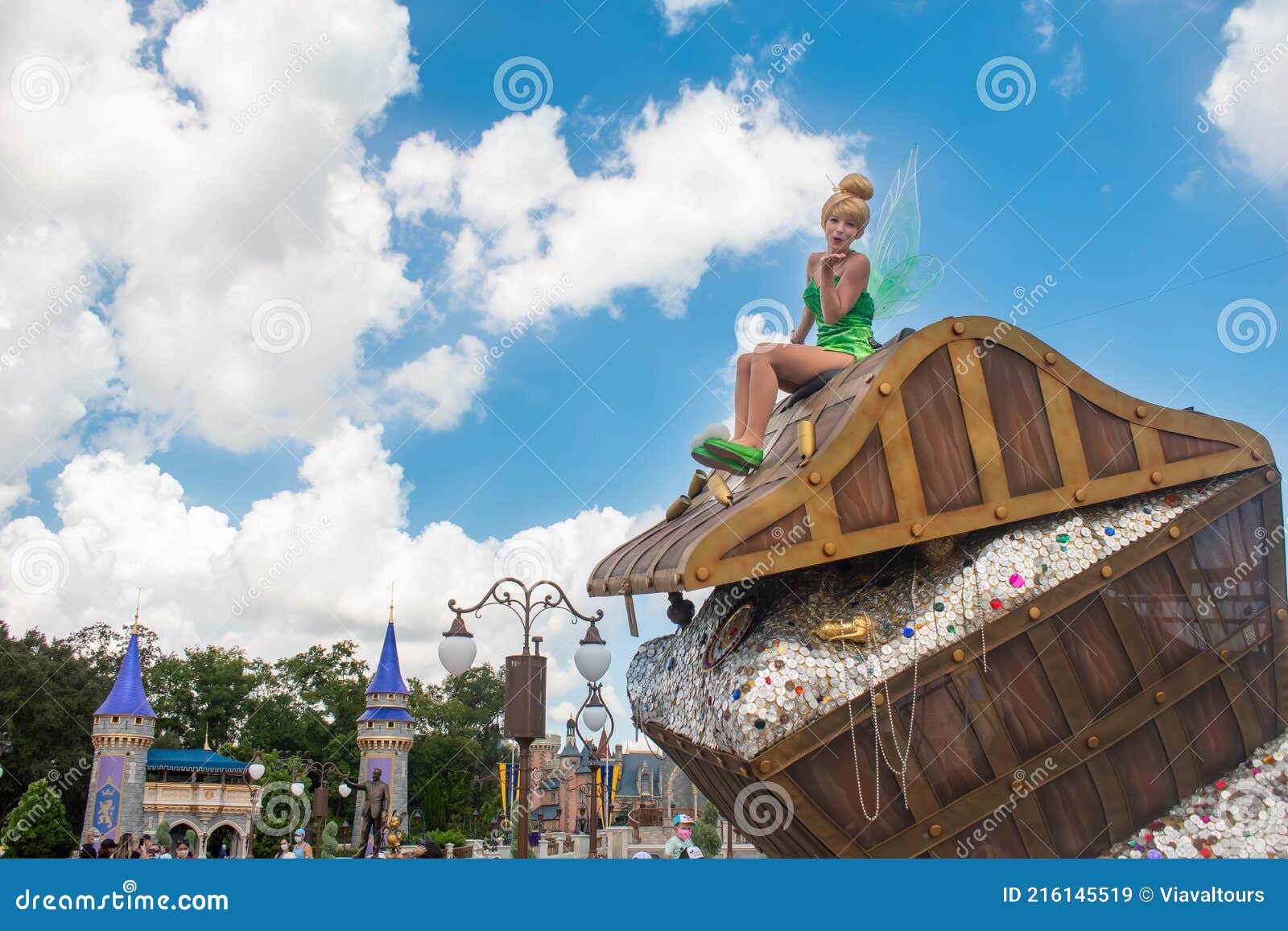 Tinker Bell on Beautiful Parade Float at Magic Kingdom 370 Editorial ...