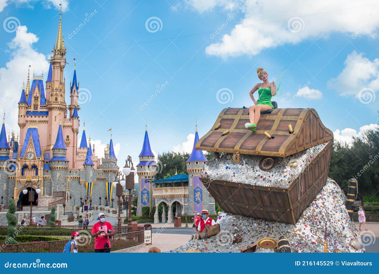 Tinker Bell on Beautiful Parade Float at Magic Kingdom 374 Editorial ...