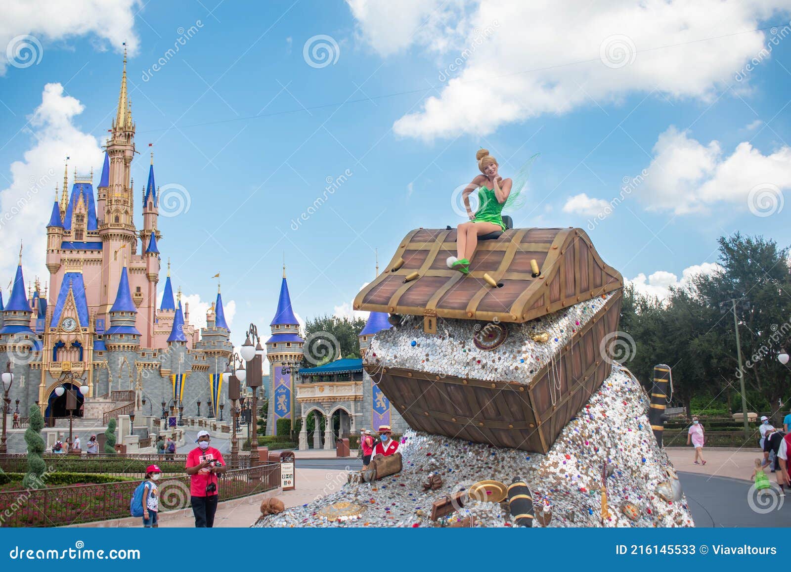 Tinker Bell on Beautiful Parade Float at Magic Kingdom 375 Editorial ...
