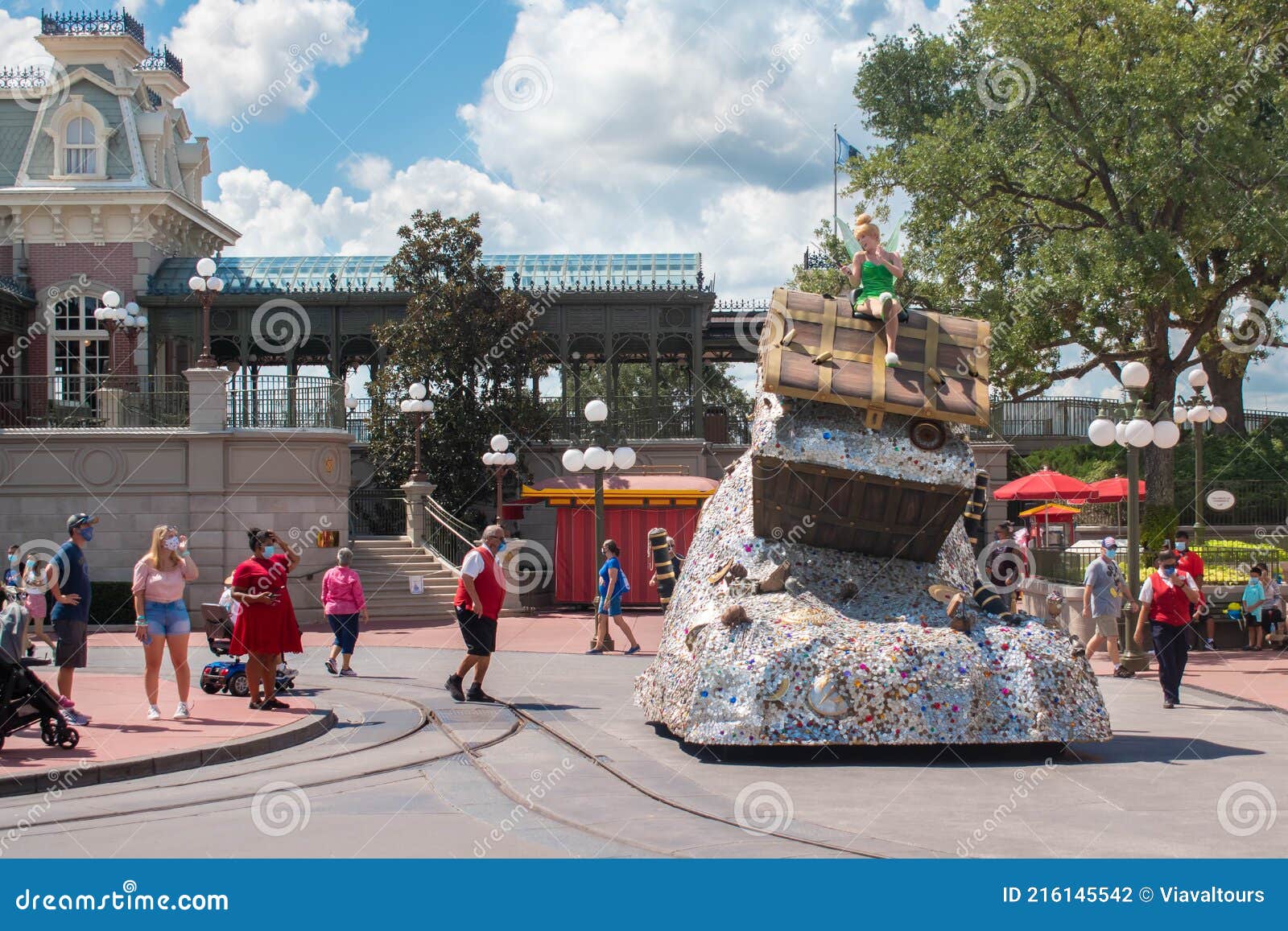 Tinker Bell on Beautiful Parade Float at Magic Kingdom 380 Editorial ...