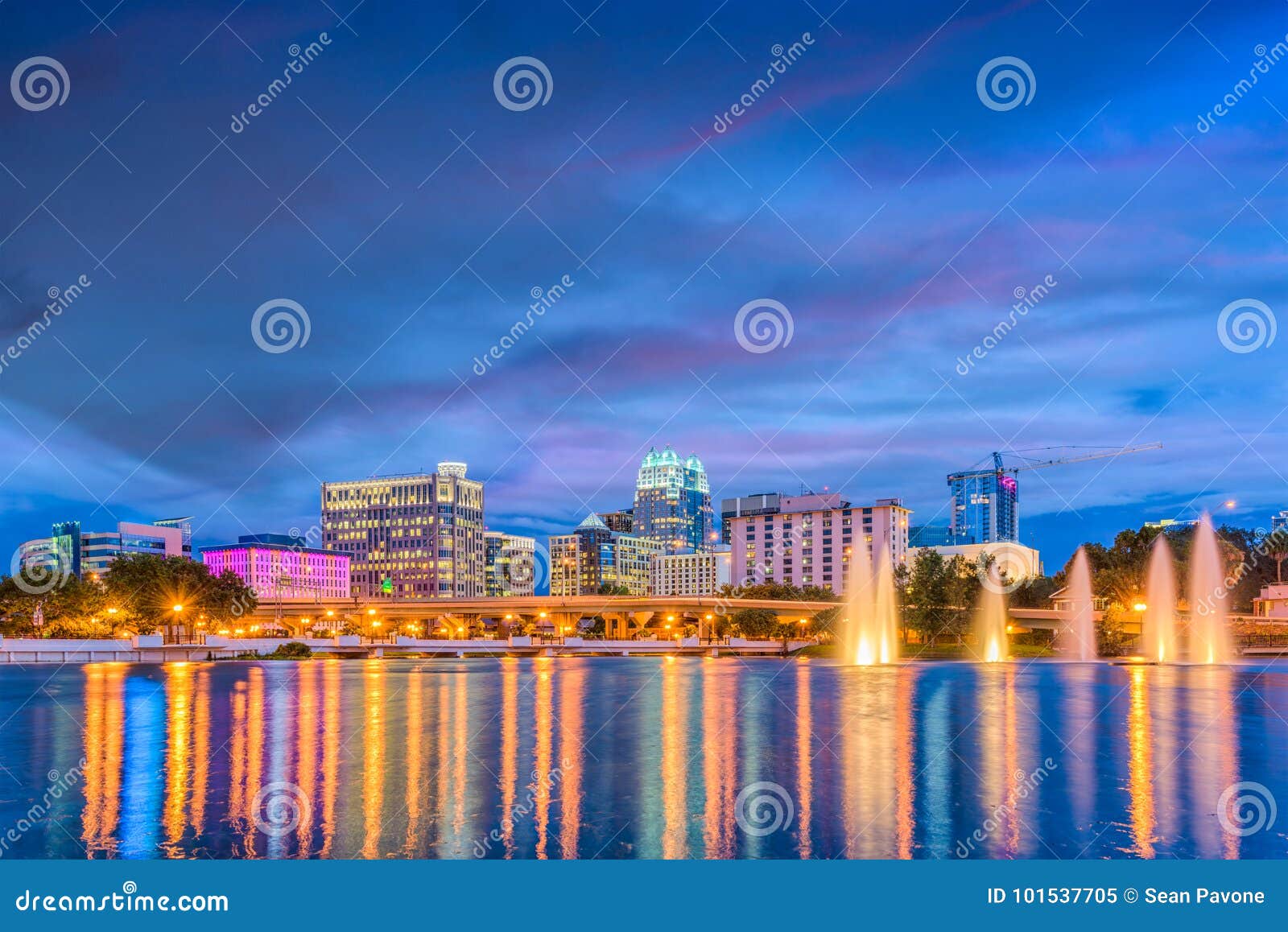 Orlando Florida Skyline imagem de stock. Imagem de apartamentos - 101537705