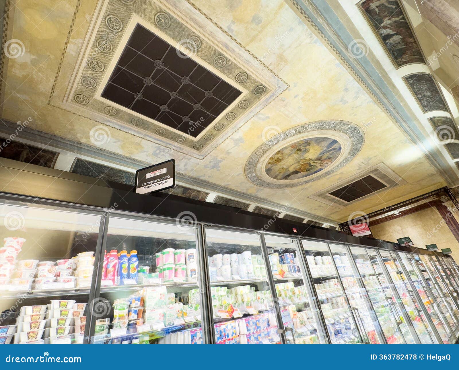 Ceiling Coffered Wooden Ornate: Exquisite Medieval Gothic Interior With ...