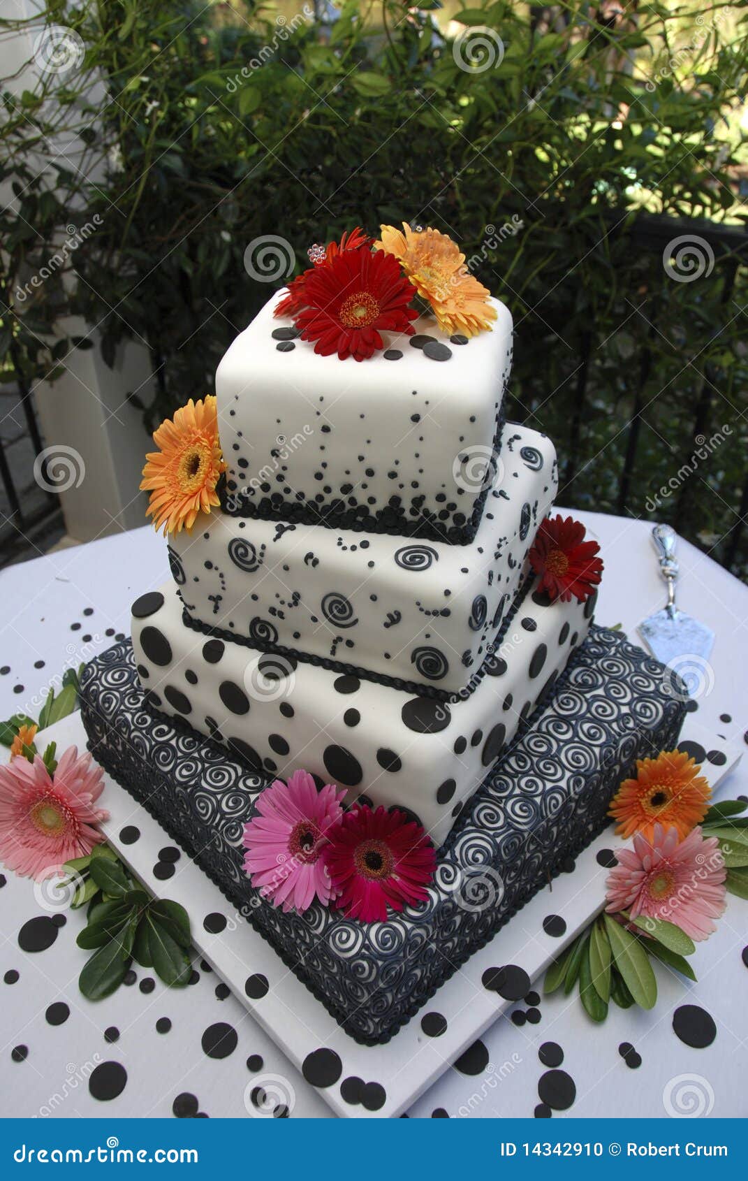 Ornate wedding cake stock photo. Image of bakery, frosting - 14342910