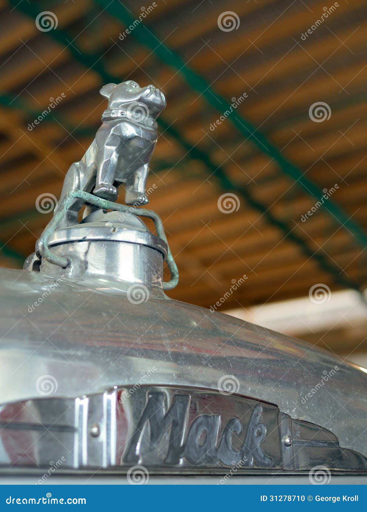 Ornement De Capot De Camion Du Caoutchouc Image éditorial - Image du ...