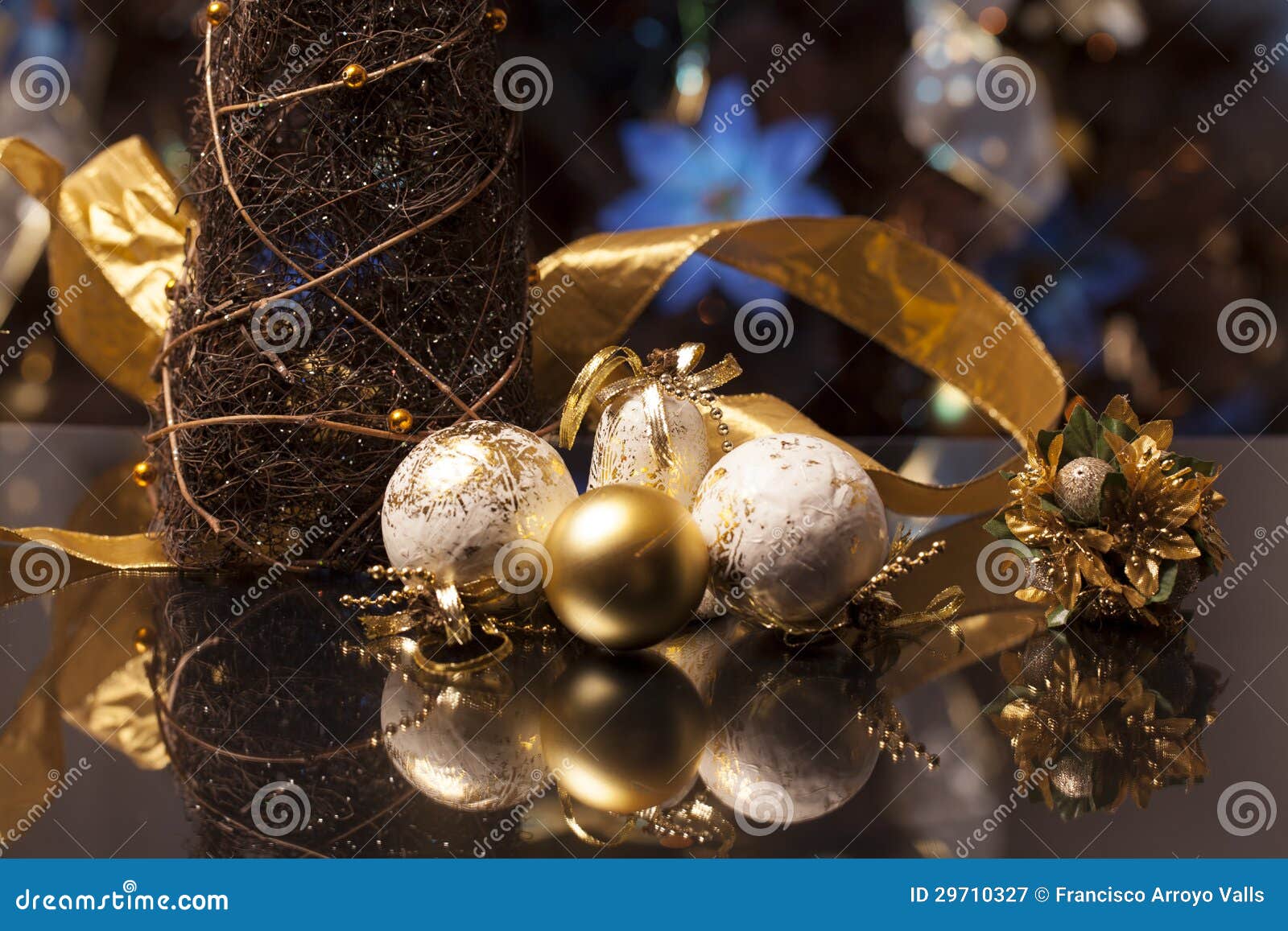 Oro Del Bodegon De Las Bolas De La Navidad Imagen de archivo - Imagen ...