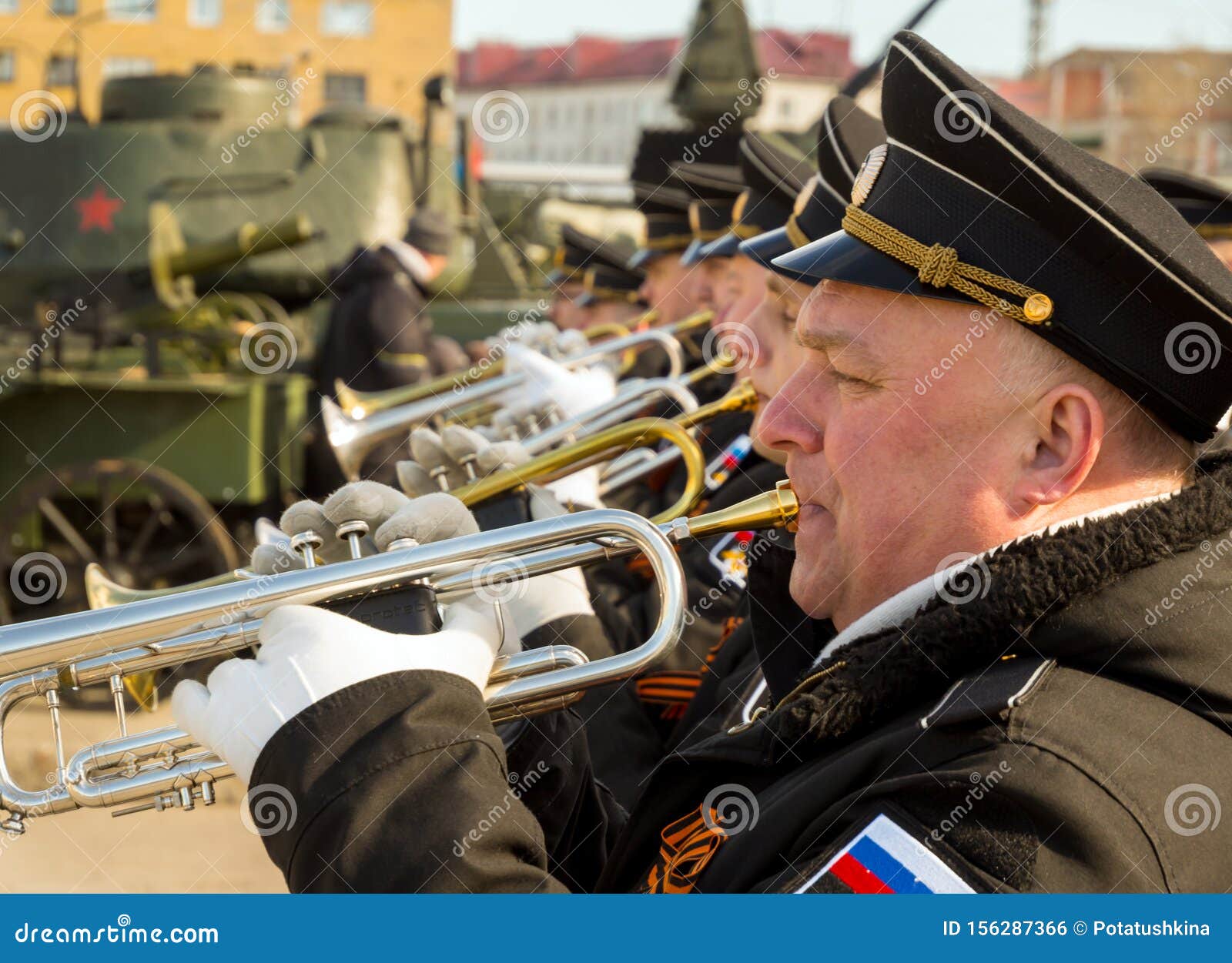 Orquesta De Marineros Militares Representa La Marcha Foto editorial ...