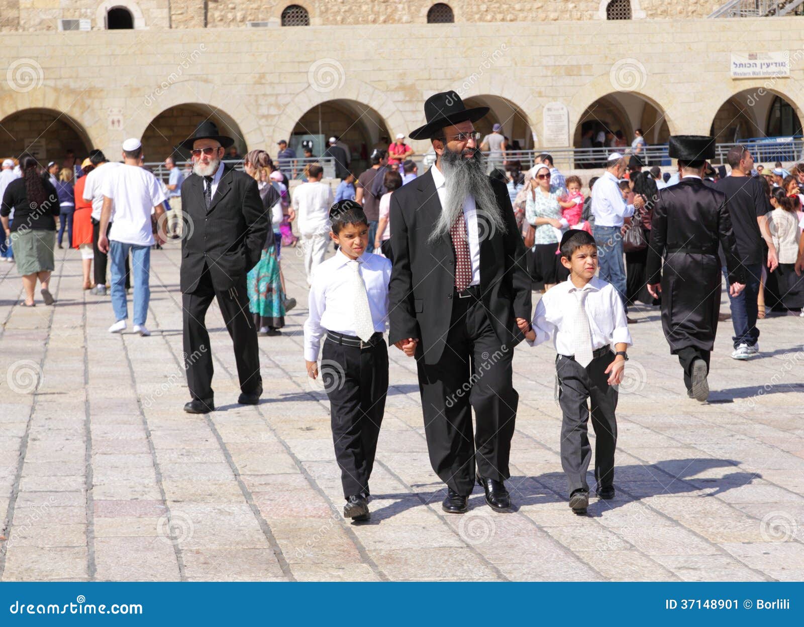 Orthodox family, Jerusalem editorial photo. Image of israel - 37148901