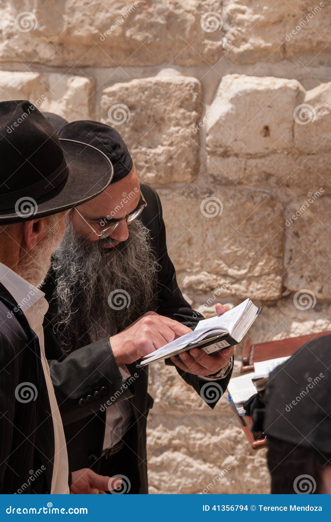 Orthodoxe Juden Beten an Der Klagemauer, Jerusalem Redaktionelles ...