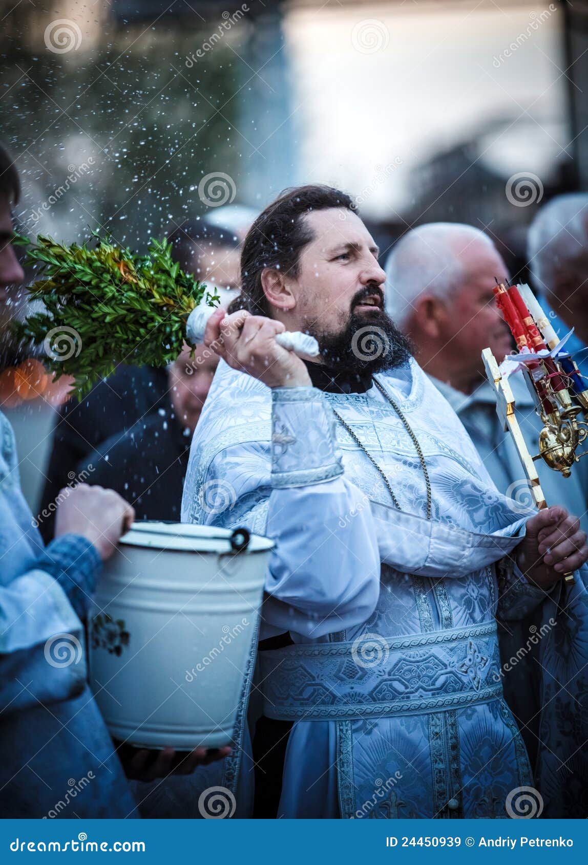 Orthodoxe Priester Tijdens Ceremonie Redactionele Stock Afbeelding ...