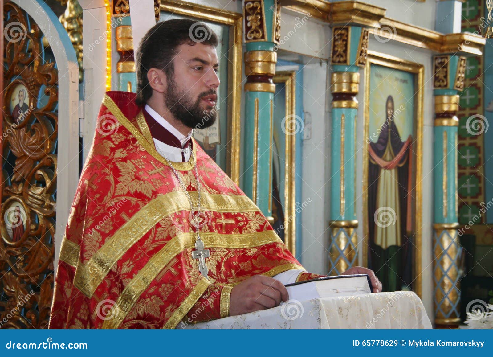 Orthodoxer Priester redaktionelles stockbild. Bild von bibel - 65778629