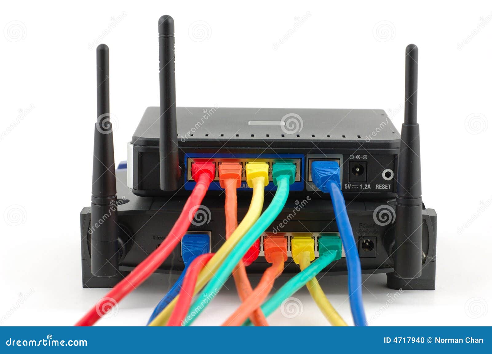 Os Cabos Conectaram Routeres Foto de Stock - Imagem de dados ...