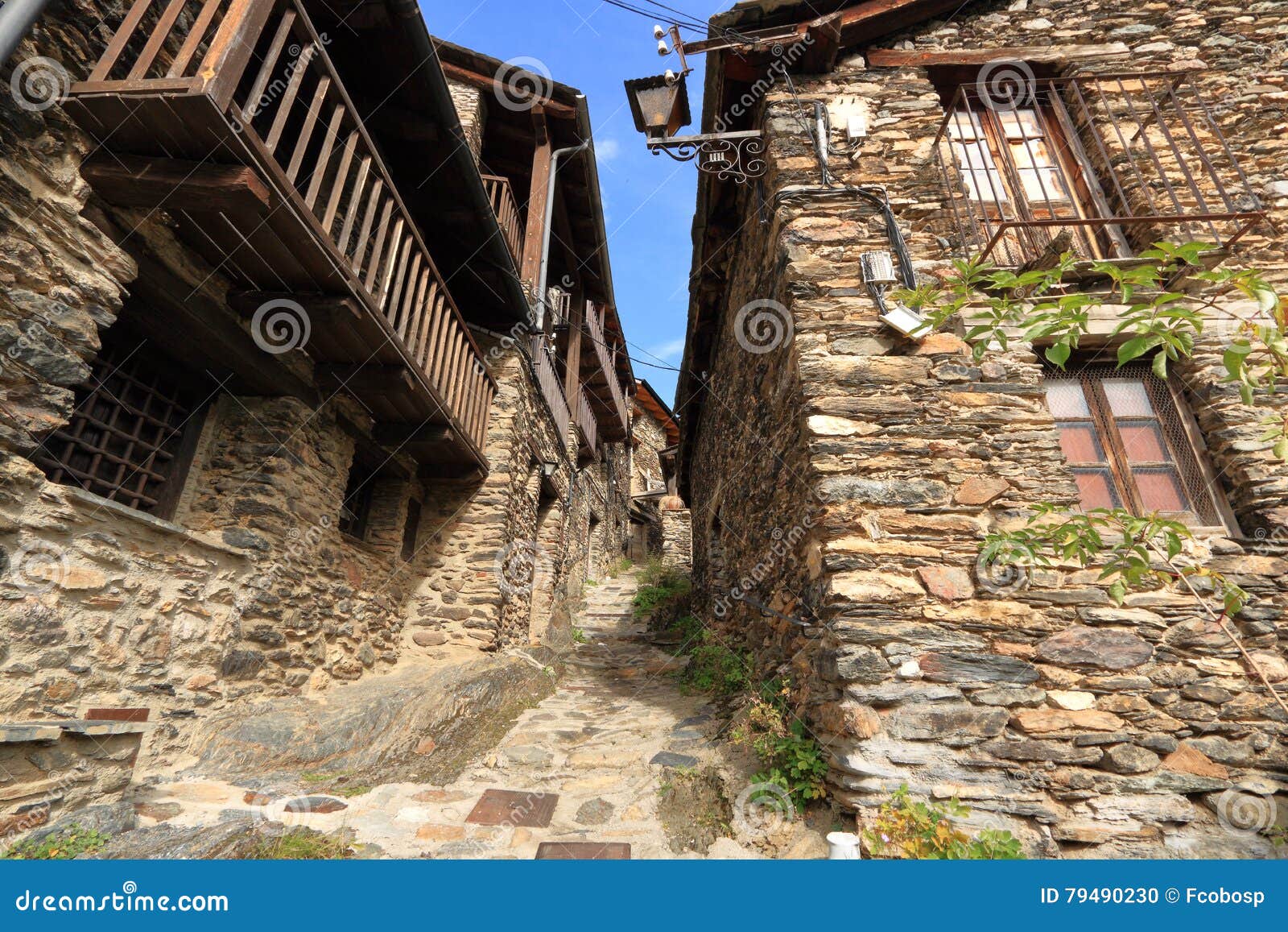 Os de Civis, Espagne photo stock. Image du peuplé, municipalité - 79490230