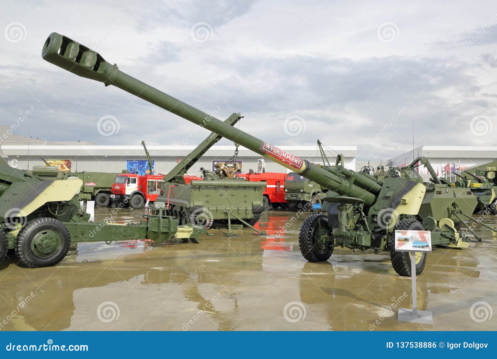 Os obus rebocados MSTA-B foto editorial. Imagem de técnico - 137538886