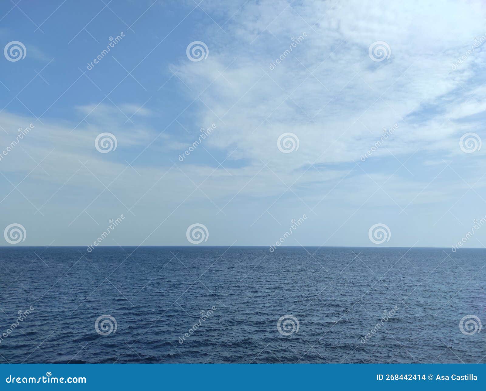 Os Pontos De Vista Na Horizontal Do Mar Foto de Stock - Imagem de capa ...