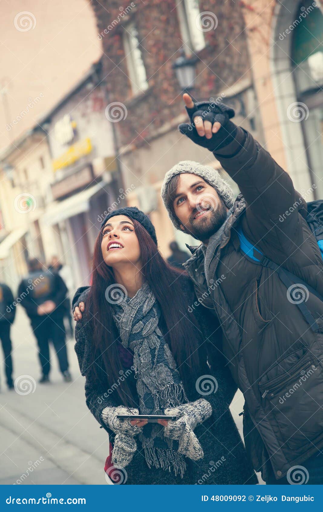 Os Turistas Acoplam Sightseeing a Cidade Foto de Stock - Imagem de ...
