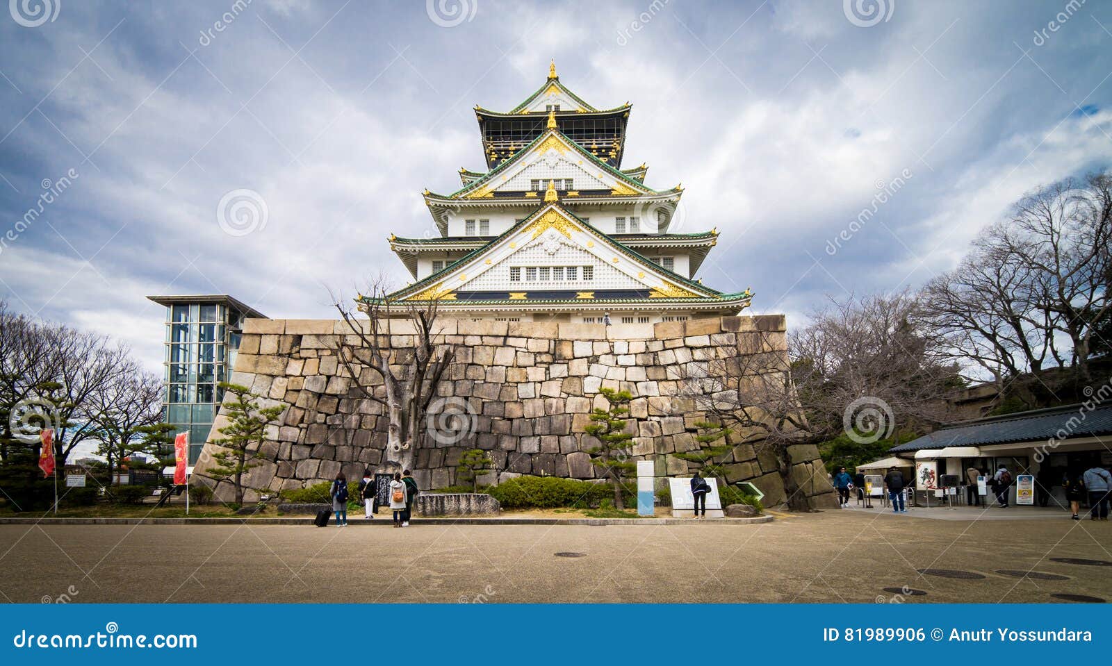 Osaka Castle front view editorial photo. Image of travel - 81989906