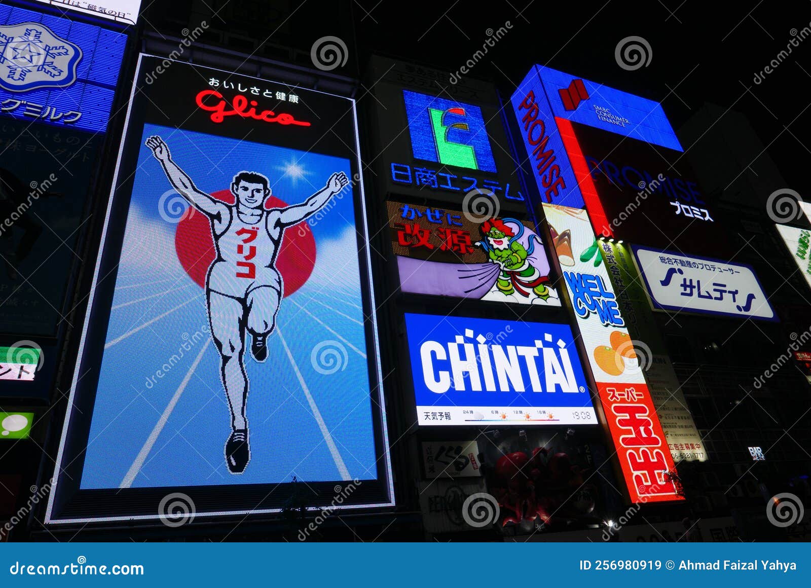 OSAKA, JAPAN-CIRCA 2018 : Glico Man Neon Advertisement in Osaka, Japan ...