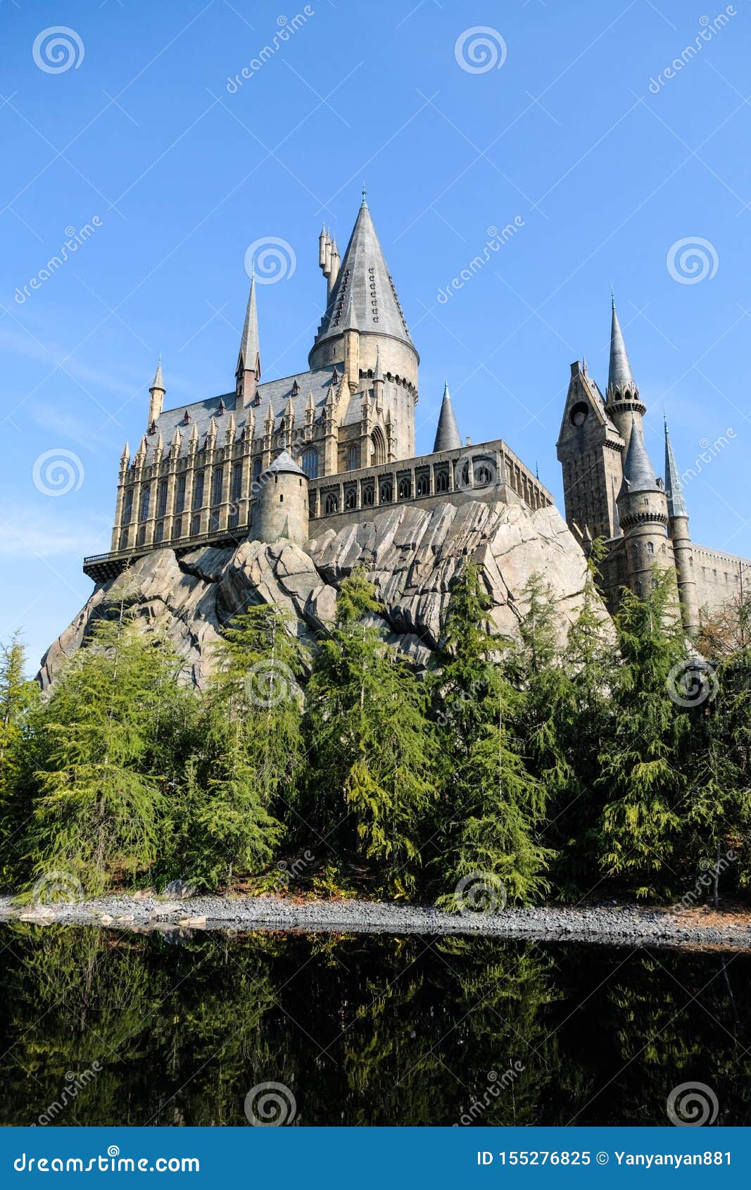 Hogwarts School of Witchcraft and Wizardry in Universal Studio Japan ...