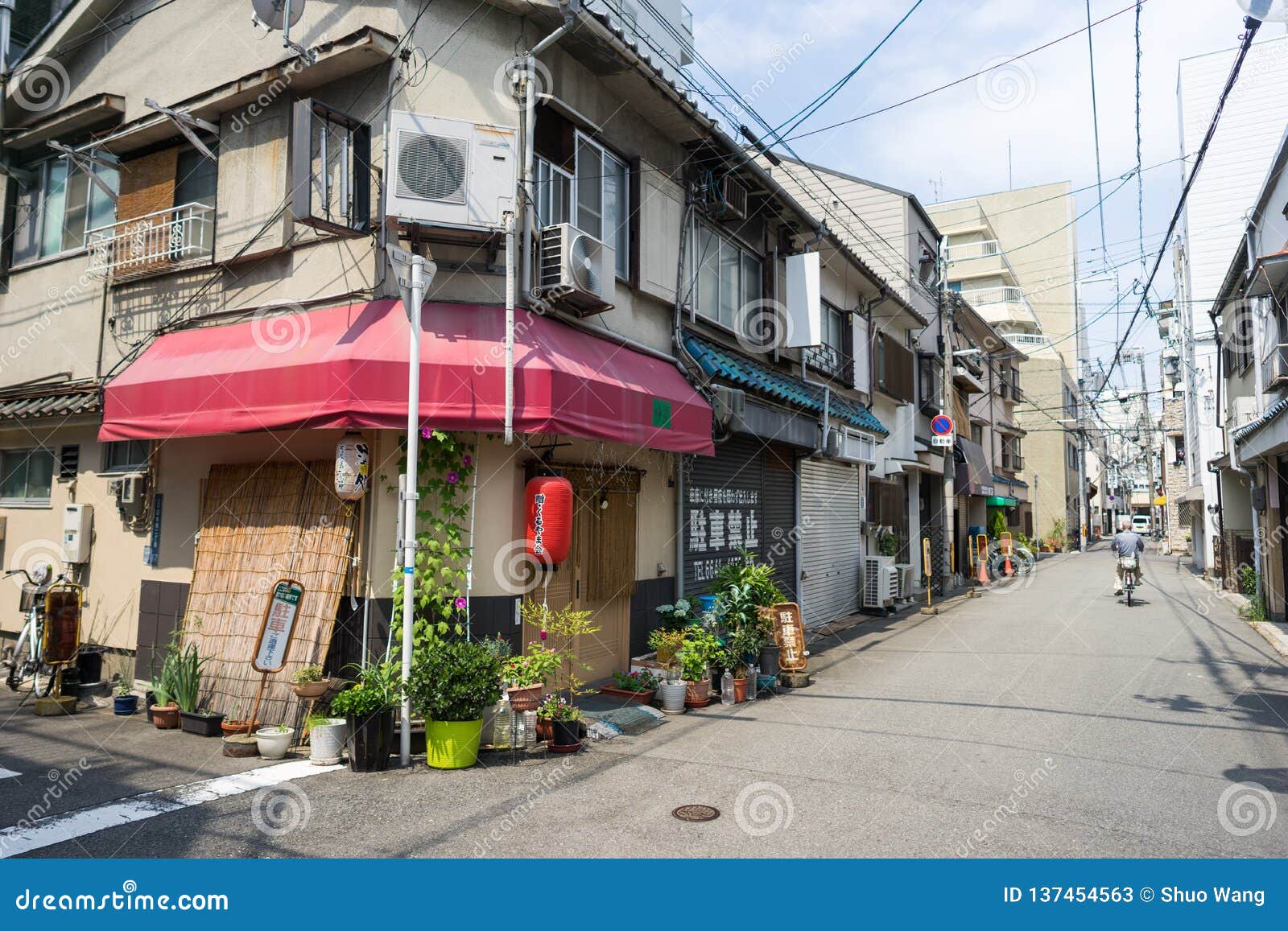 Osaka streetscape editorial stock photo. Image of sign - 137454563