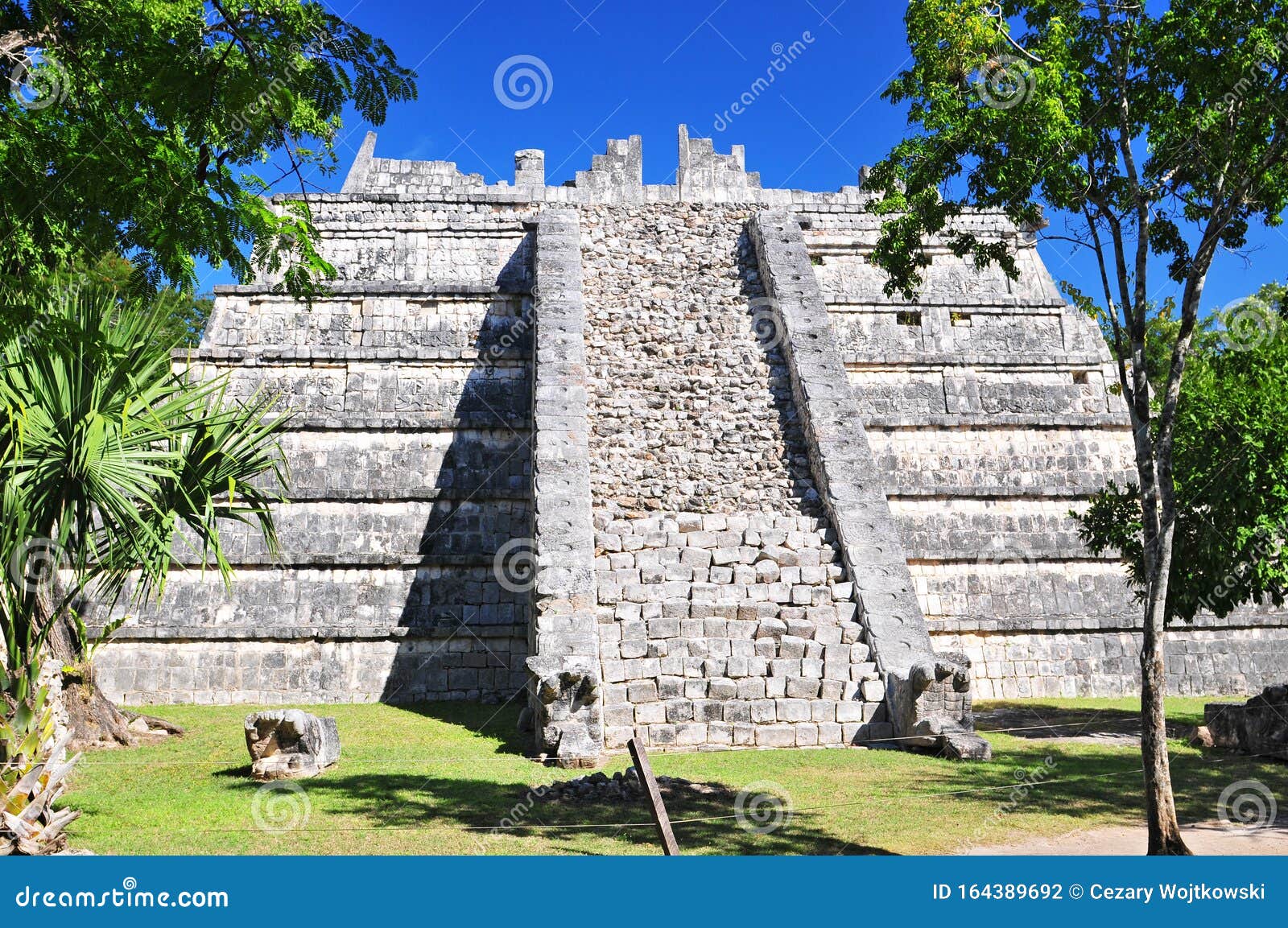 Pyramid Of Chichen Itza Stock Image | CartoonDealer.com #4980775