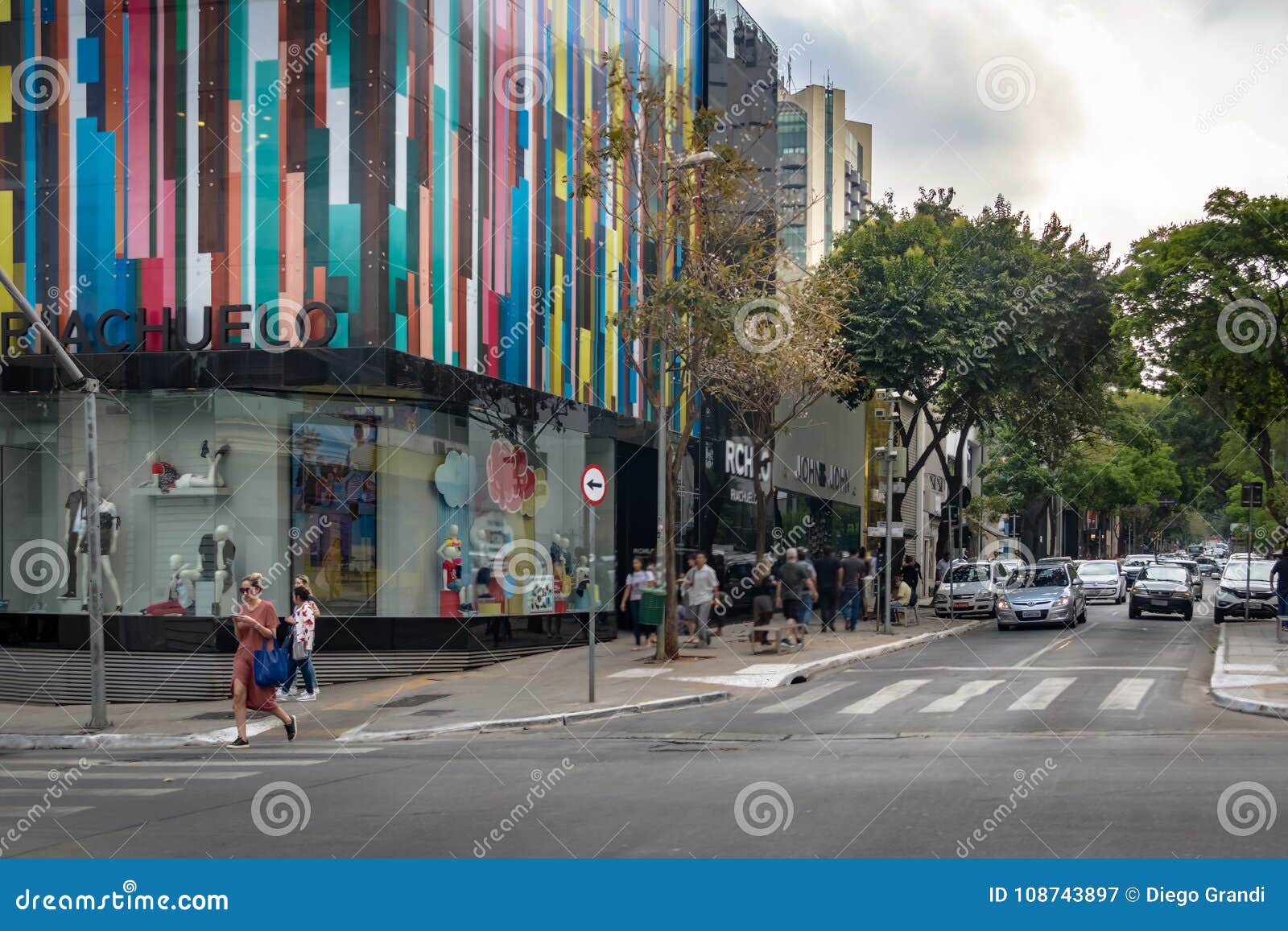 Oscar Freire, Uma Rua Extravagante Da Compra - Sao Paulo, Brasil ... Oscar Freire, Uma Rua Extravagante Da Compra - Sao Paulo, Brasil ...