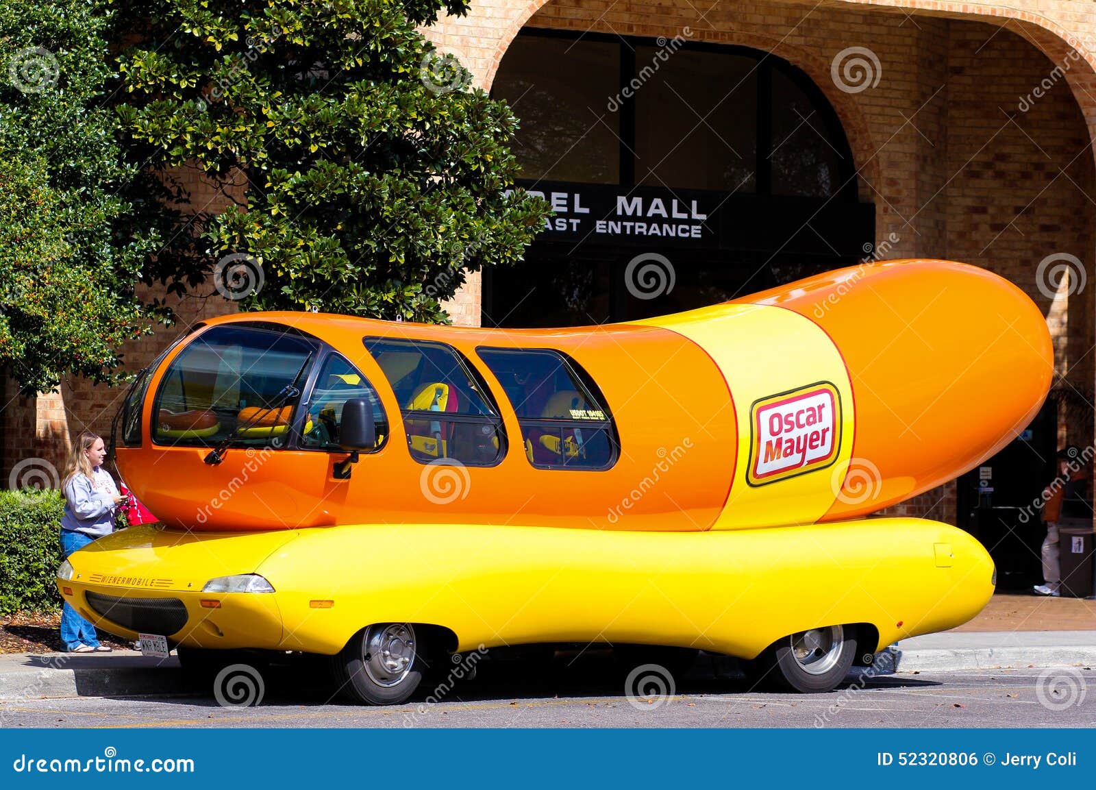 Oscar Mayer Wienermobile editorial photo. Image of oscar - 52320806