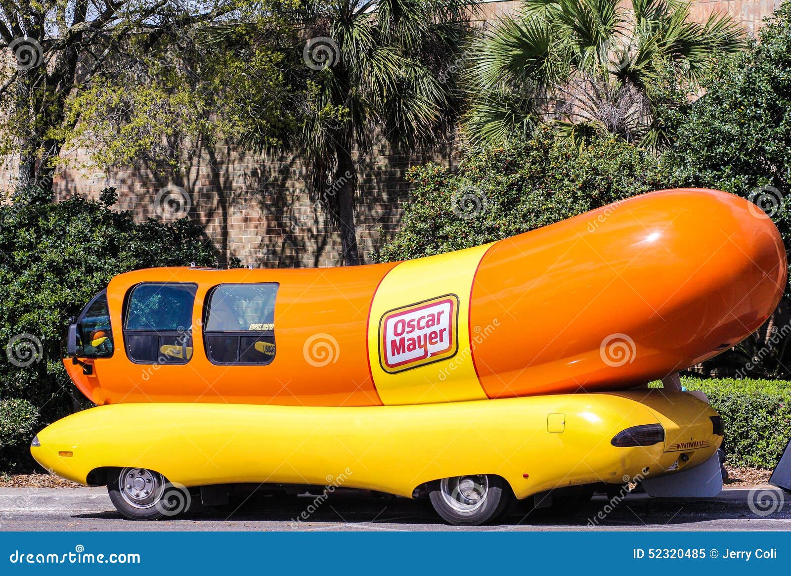 Oscar Mayer Wienermobile editorial image. Image of sunshine - 52320485