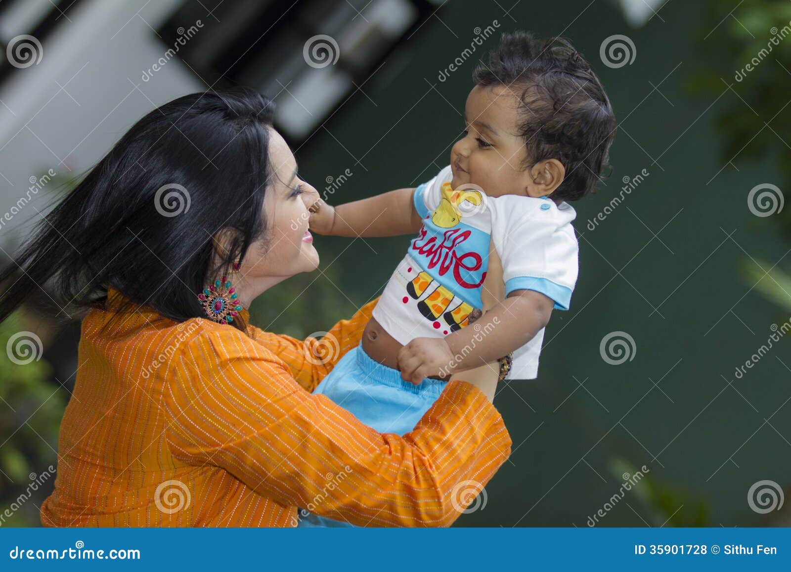 Oshadi y su bebé foto de archivo editorial. Imagen de madre - 35901728
