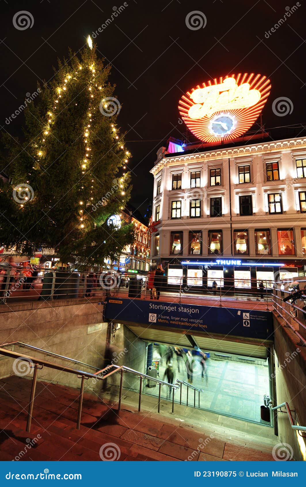 Oslo by night editorial image. Image of shopping, tourists - 23190875