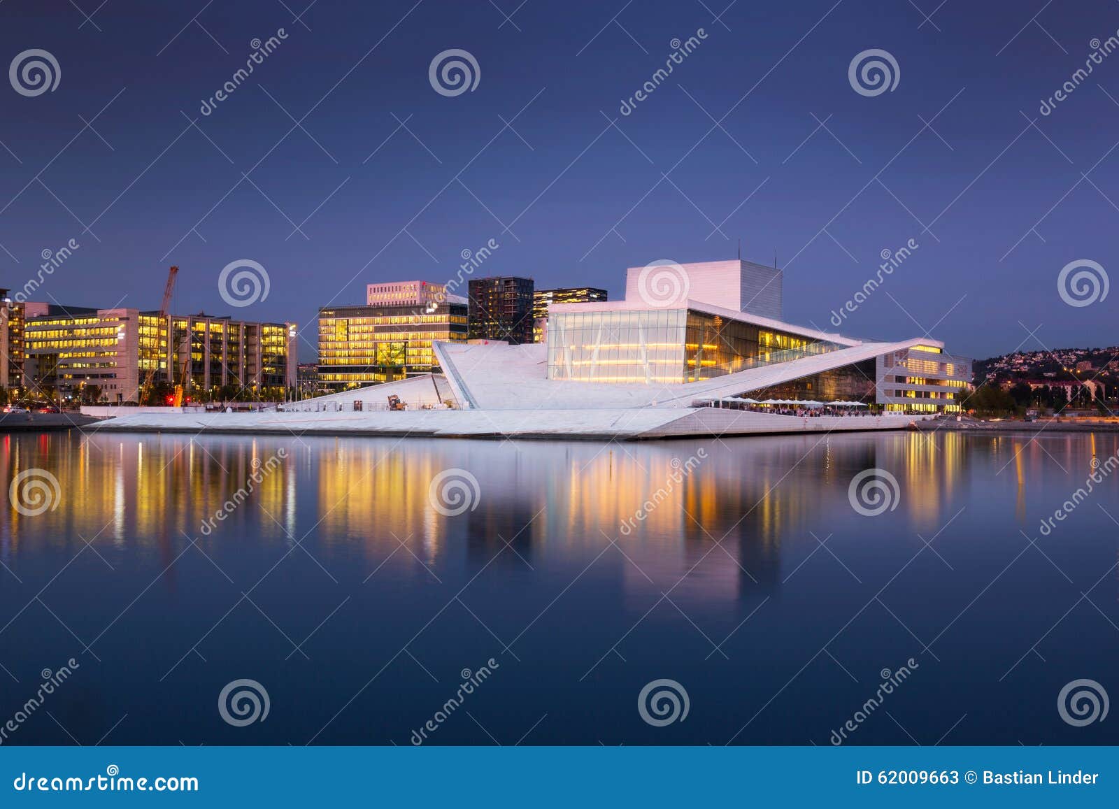 Oslo opera house at night editorial stock photo. Image of water - 62009663