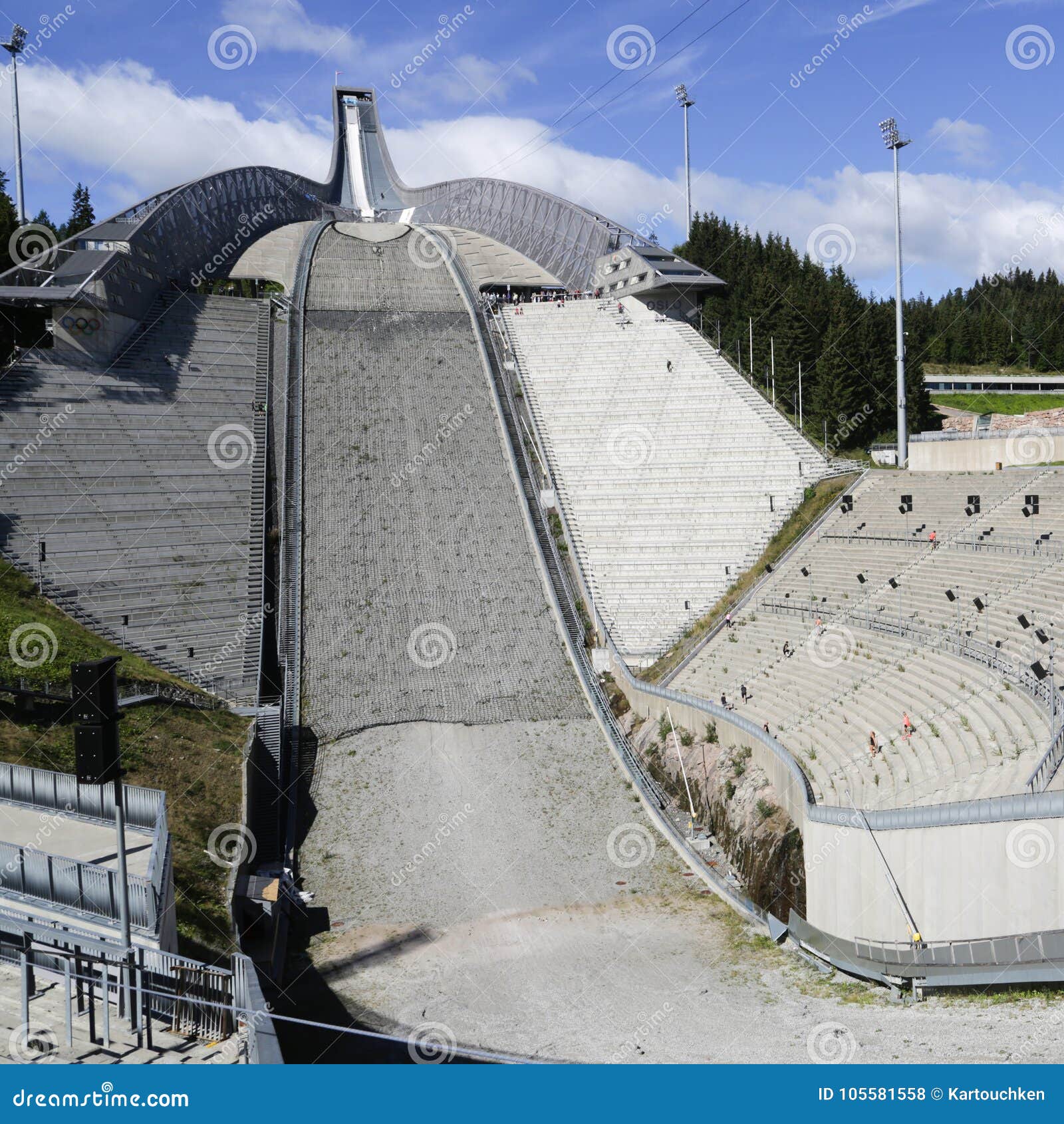 Oslo Ski Jump Tower foto de stock editorial. Imagem de esqui - 105581558