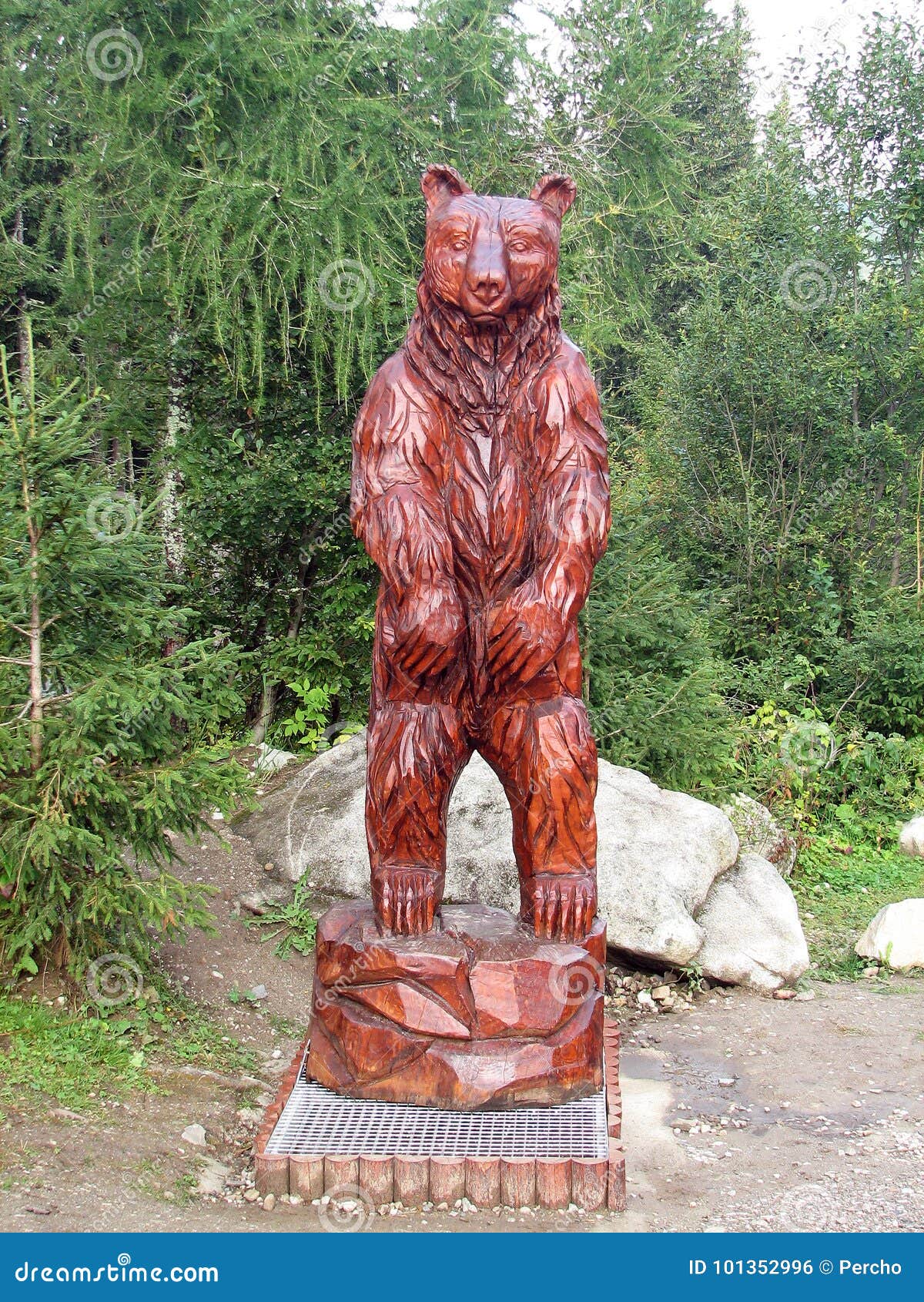 Oso foto editorial. Imagen de osos, standing, alto, escultura - 101352996