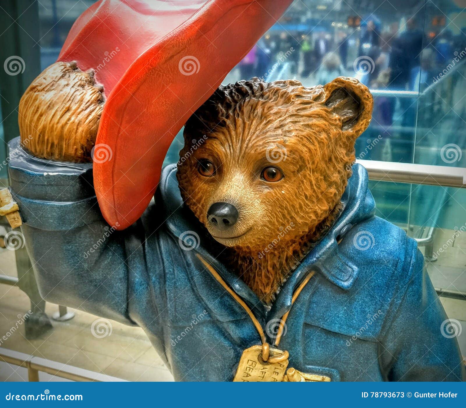 Oso de Paddington foto de archivo editorial. Imagen de rojo - 78793673