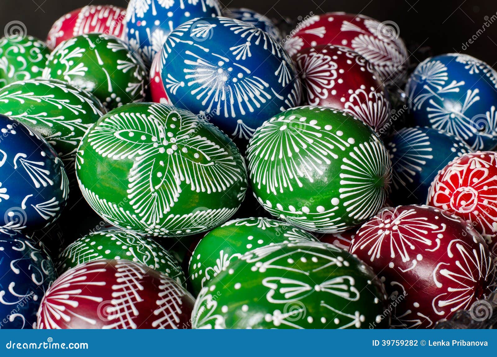 Ostern - bunte Eier stockfoto. Bild von traditionell - 39759282