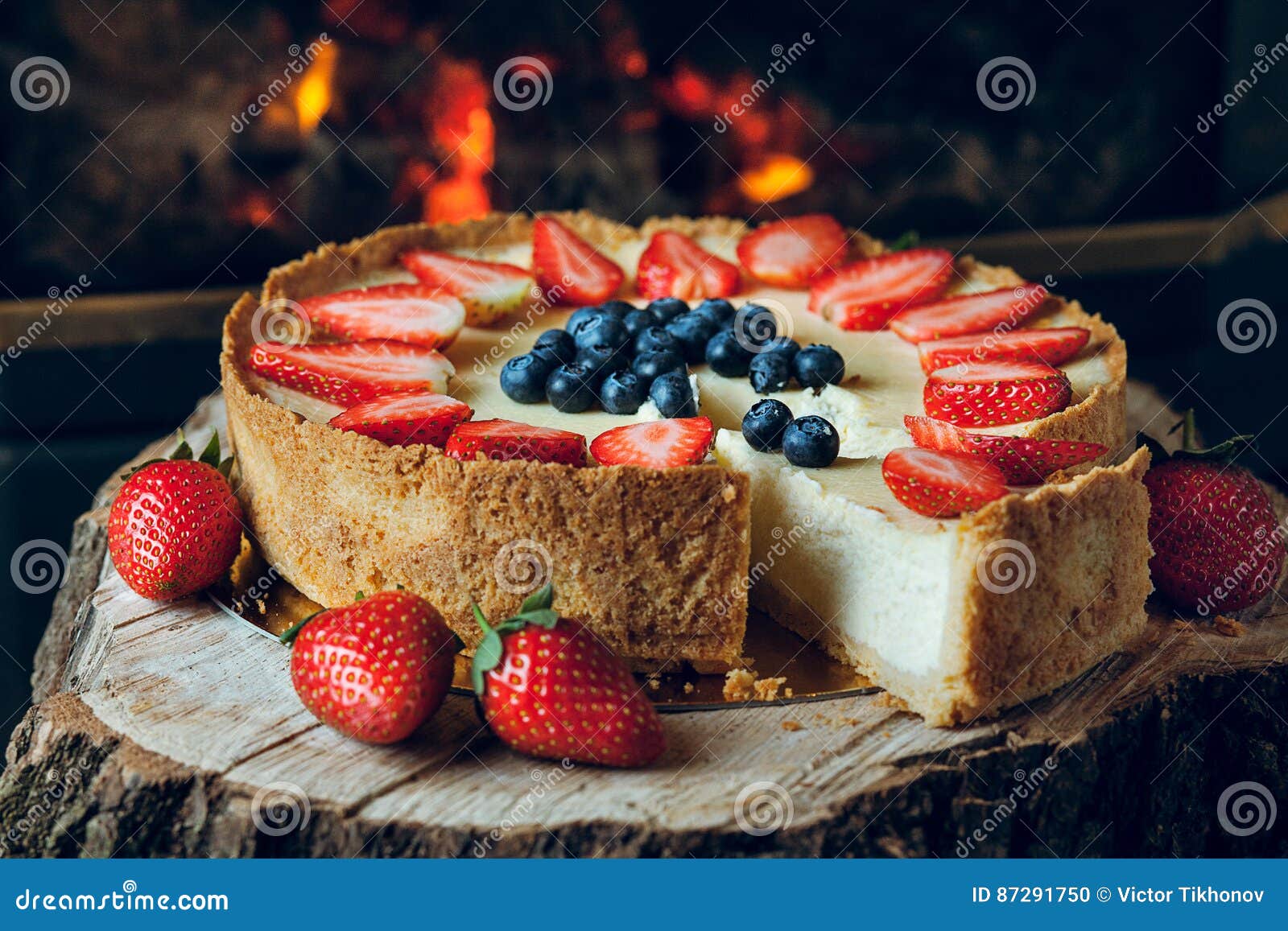 Ostkaka arkivfoto. Bild av kräm, sötma, jordgubbe, klassiskt - 87291750