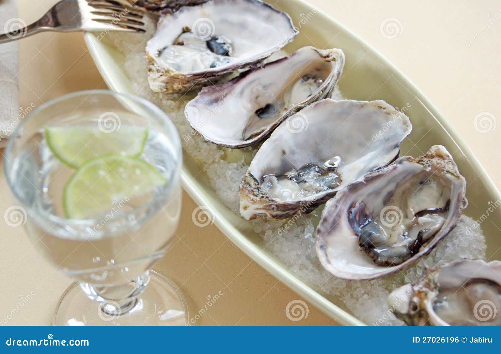 Ostras naturales foto de archivo. Imagen de travieso - 27026196