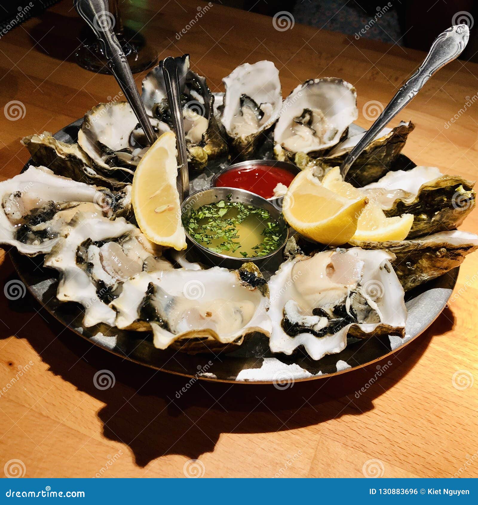 Ostron arkivfoto. Bild av ostron, natt, matställe, datum - 130883696