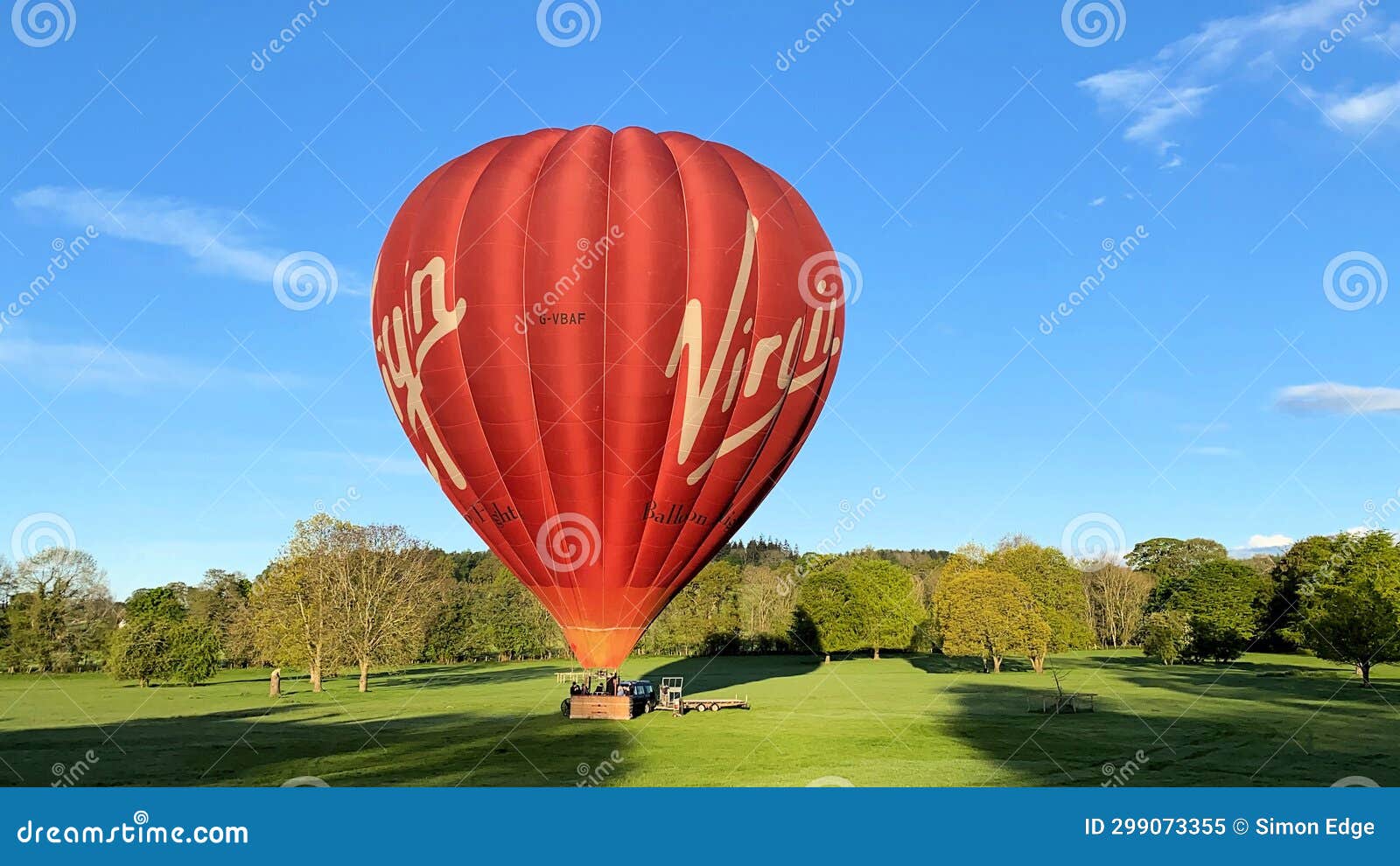 A View of a Balloon in the Sky Editorial Image - Image of pink, 2021: ...