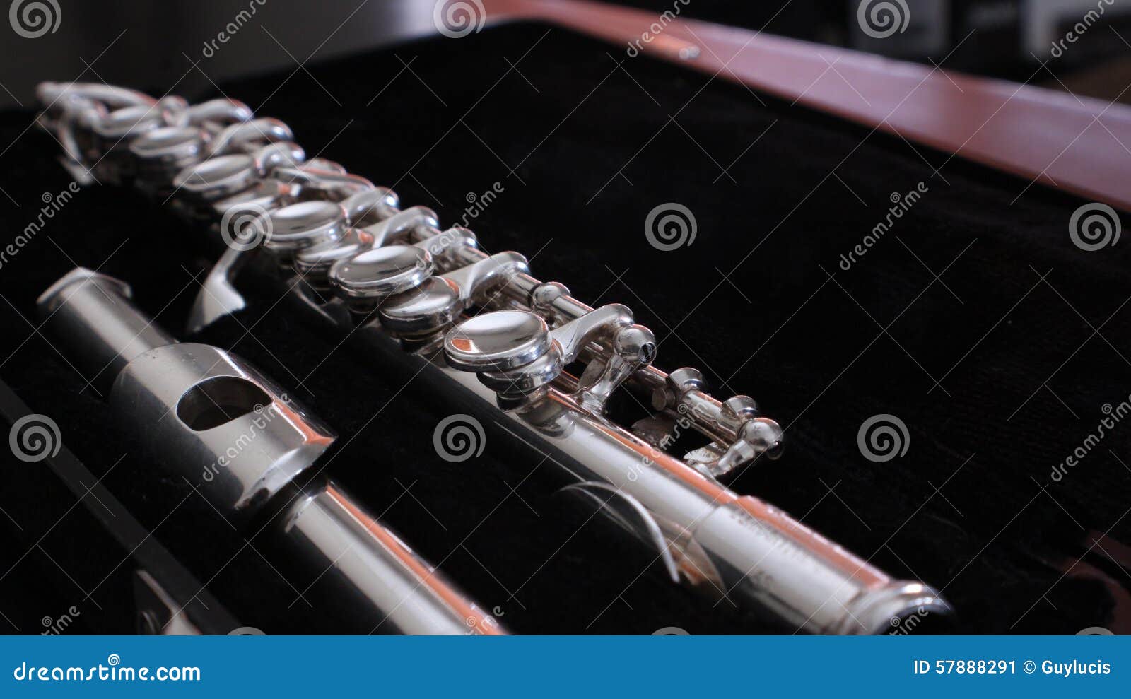 Ottavino d'argento immagine stock. Immagine di musica - 57888291