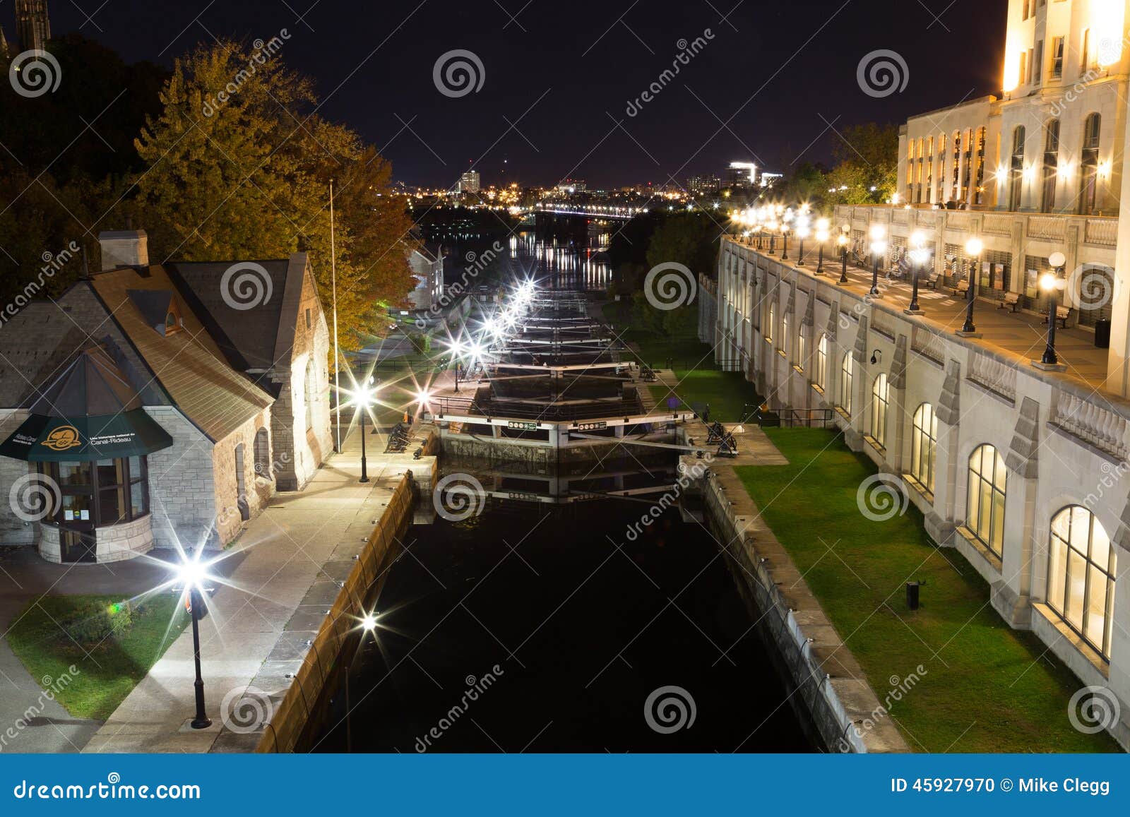 Ottawa Locks editorial image. Image of ontario, boat - 45927970