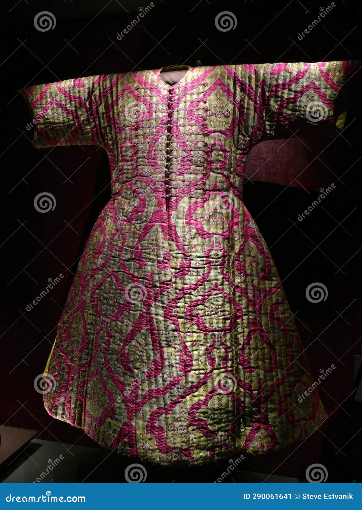 Ottoman Caftan Robe, Topkapi Palace Editorial Photo - Image of istanbul ...