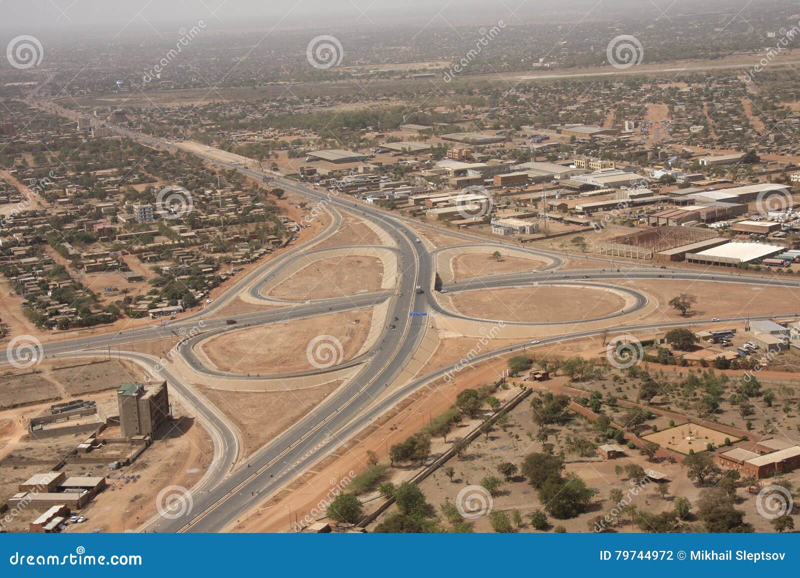 Ouagadougou arkivfoto. Bild av utfärder, parkera, stad - 79744972