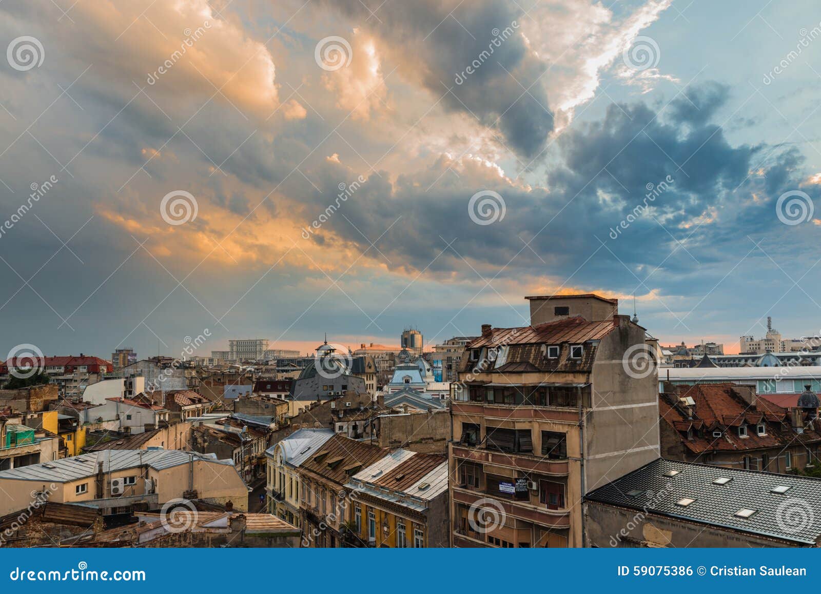 Oud centrum van Boekarest redactionele foto. Image of klassiek - 59075386