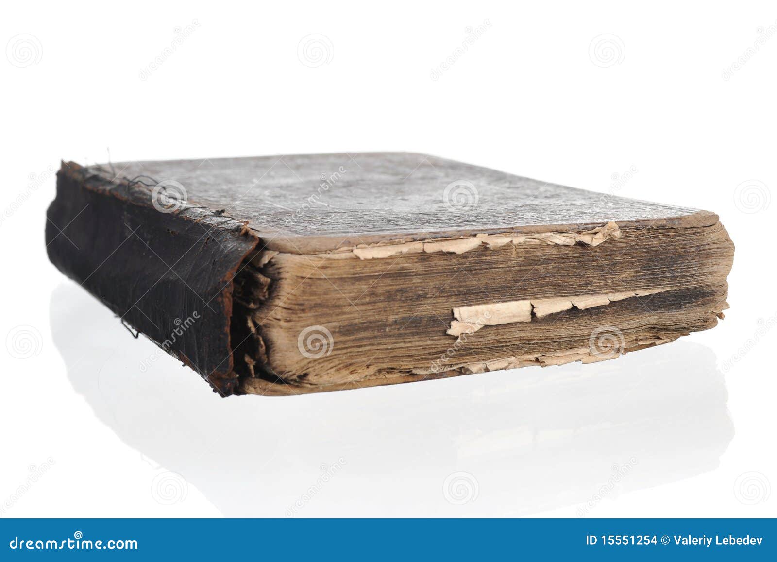 Oud dicht boek. stock foto. Image of messing, christendom - 15551254