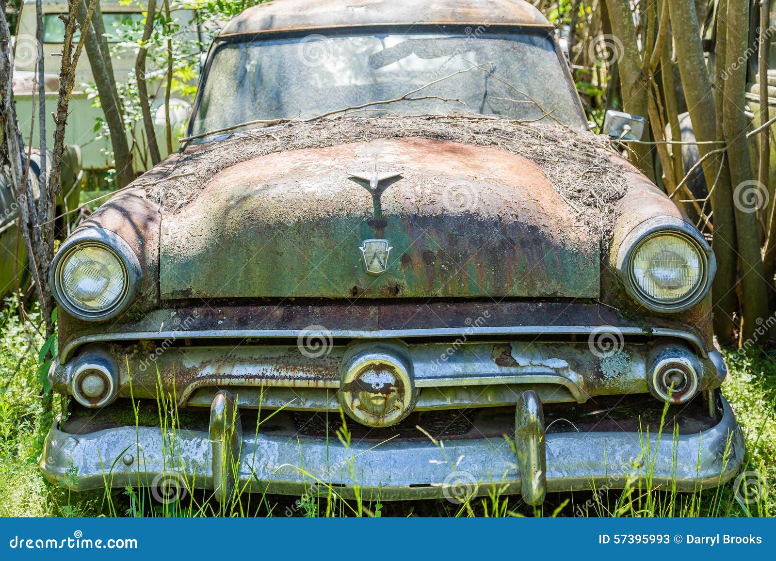 Oud Ford in Autokerkhof redactionele stock foto. Image of verlaging ...