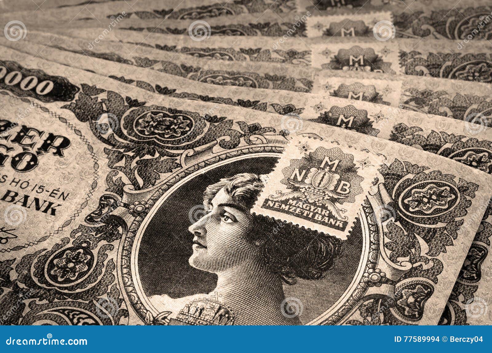 Oud Hongaars Geld Met Zegel Stock Foto - Image of rekening, honderd ...