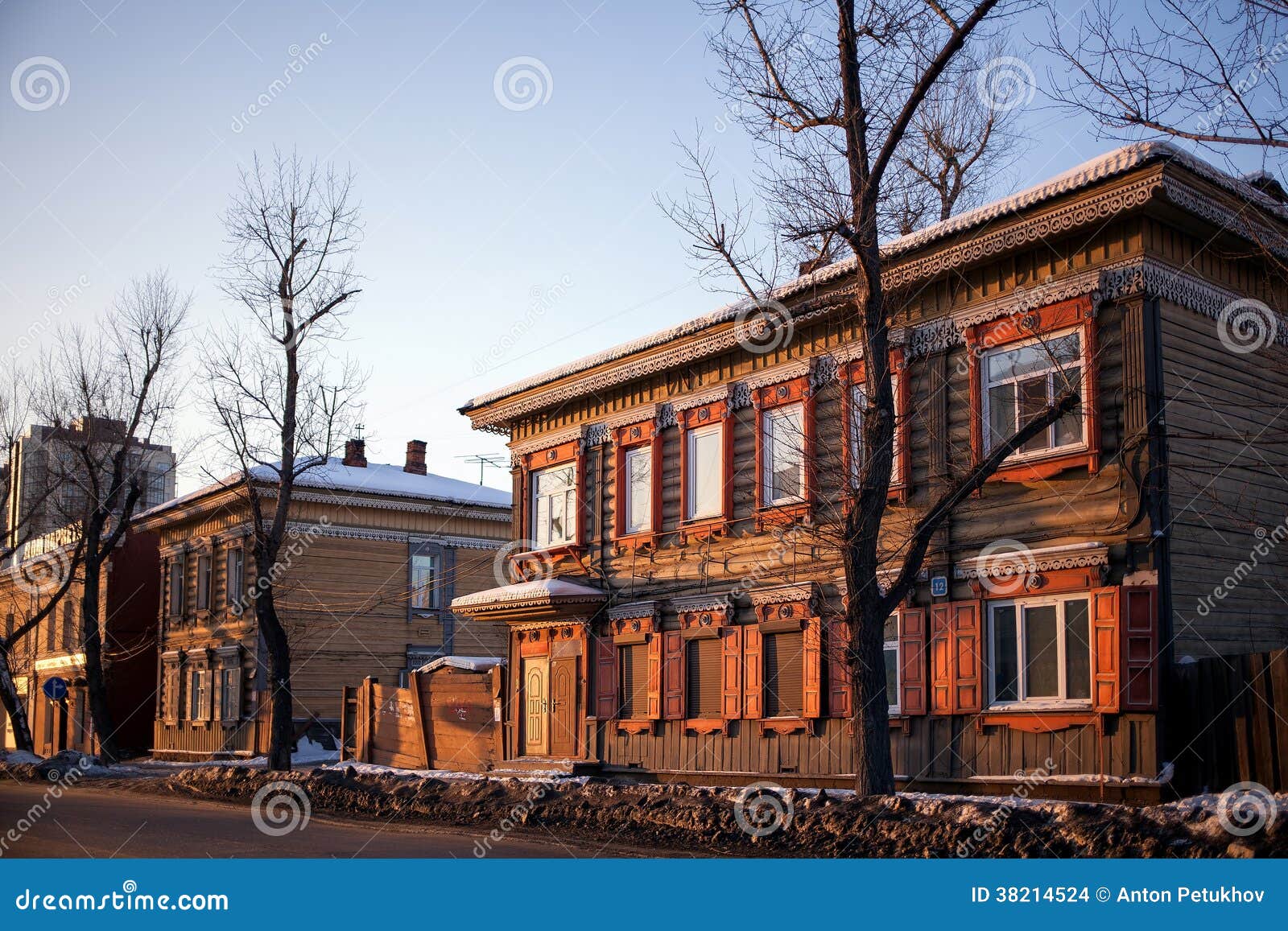Oud Huis in De Stad Van Irkoetsk Redactionele Stock Afbeelding - Image ...